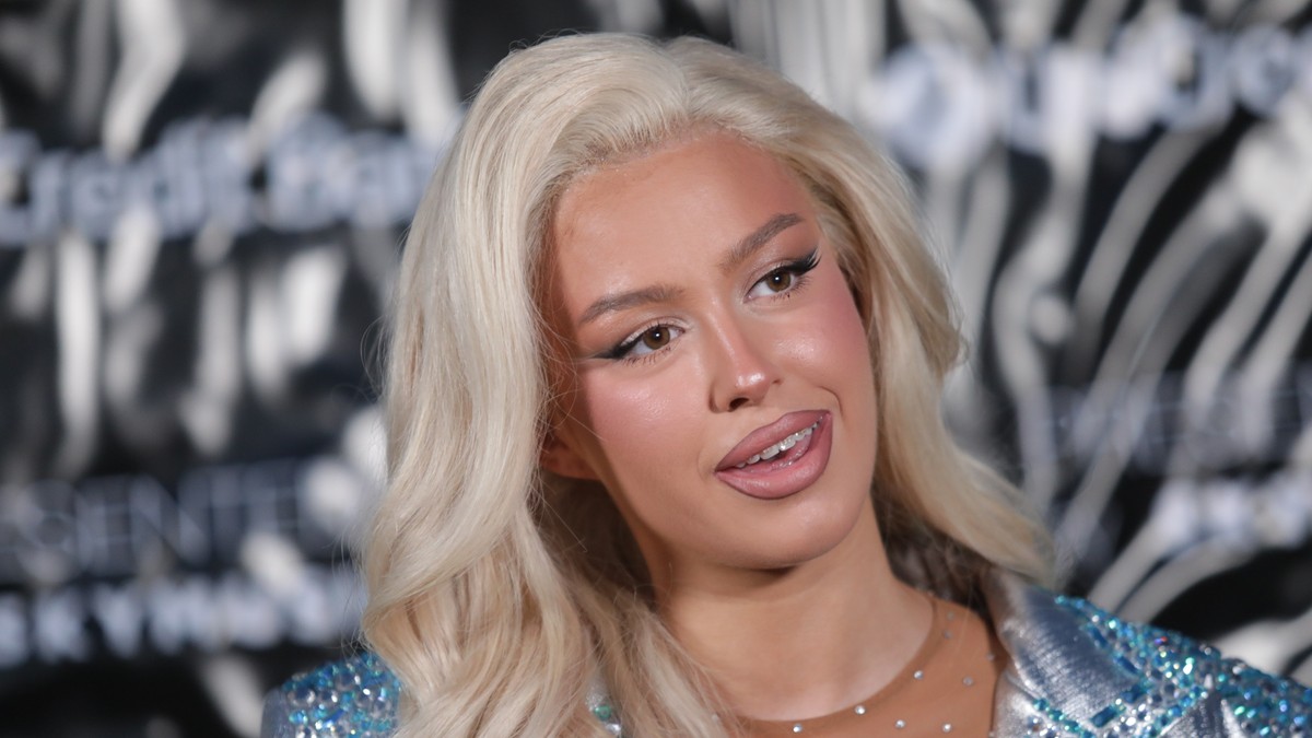 (Video) Ema Radujko u providnom kombinezonu sa cirkonima: Uvijala ...