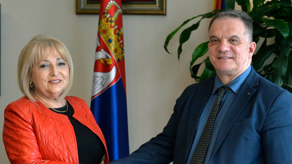 Novi ministri u vladi Srbije preuzeli dužnost od svojih prethodnika - Blic