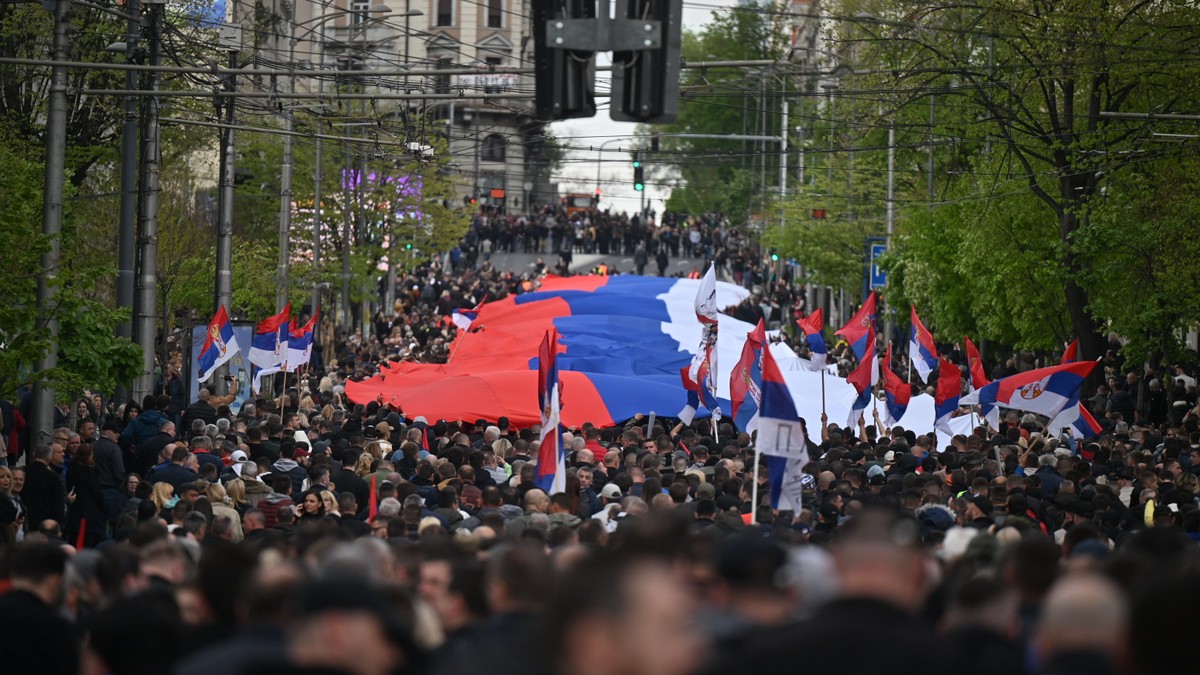 Veliki skup SNS: Razvijena zastava Srbije od 200 metara, Vučić: Tek je zagrevanje, sutra je ono ...