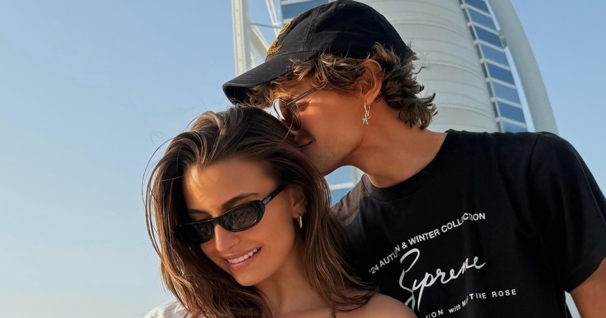 Julia Wieniawa do Dubaju nie poleciała sama. To on jej towarzyszył