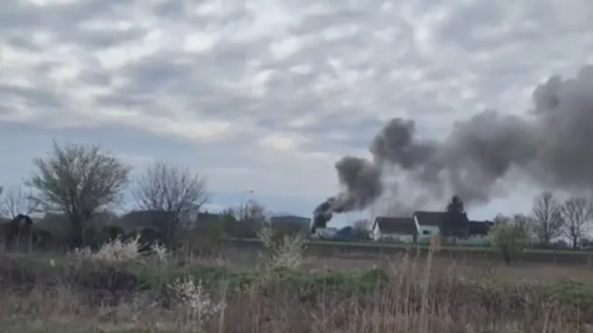 Požar kod zgrade JKP "Vodovod" u Šidu: Ne gori zgrada, već se spaljuje ...