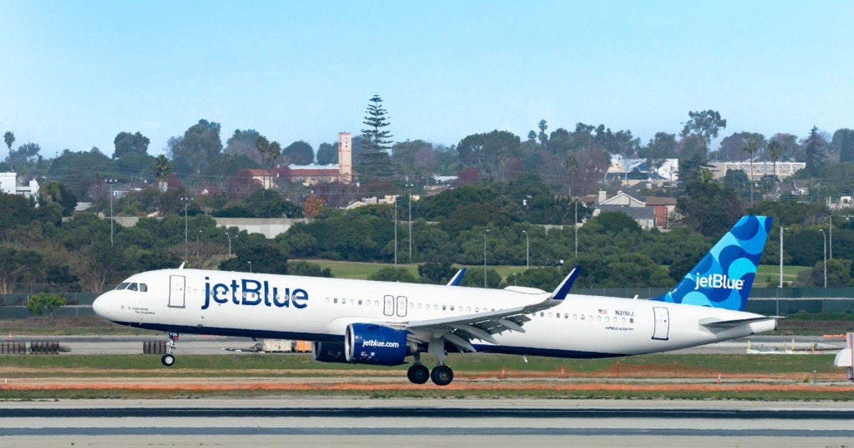 A Jewish passenger is suing JetBlue claiming religious discrimination ...