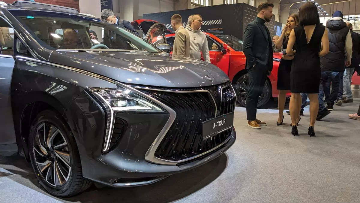 Chiński Forthing U-Tour szokuje ceną. Naprawdę tylko tyle kosztuje ...