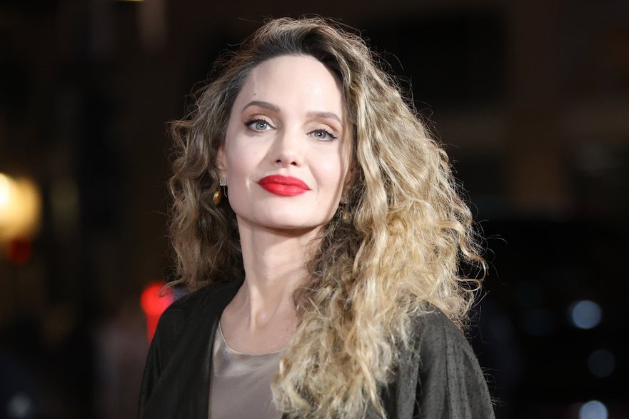 Angelina Jolie chce opuścić USA. Czeka tylko na jedno. "Nie poznaję ...