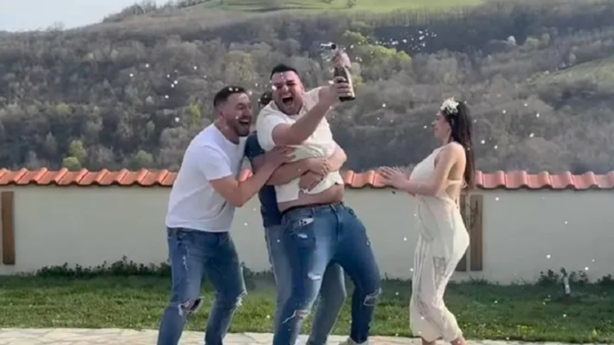 Adam Đogani postaje otac: Evo kog pola je beba i kako mu izgleda buduća ...