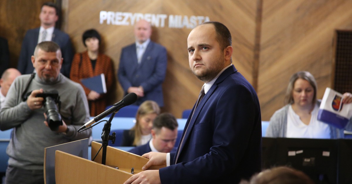 Radny PiS Dariusz Matecki od lat kupował farmy internetowych ...