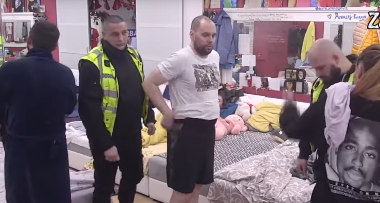 Zvezdan ispolivao Ani krevet - Blic