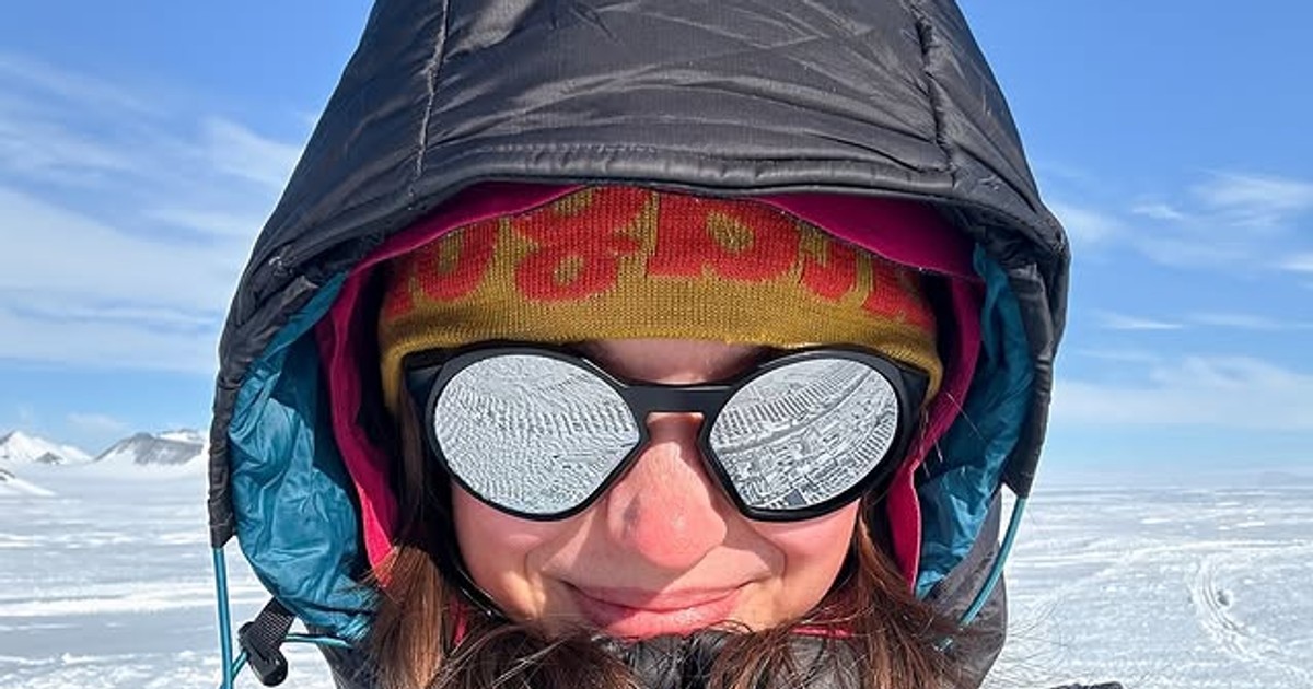 Zoja Skubis z własną lalką Barbie. Wspięła się na Everest po śmierci ojca