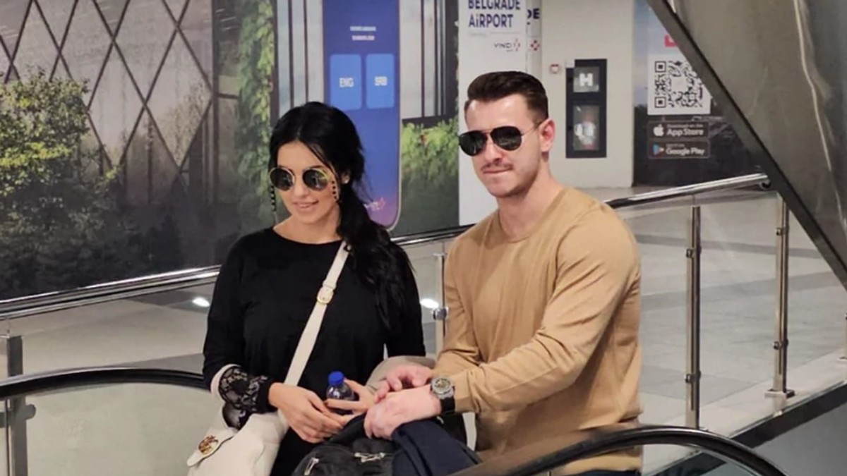 Tanja Savić živi kao u bajci sa pilotom Mukijem, zove ga mužem!