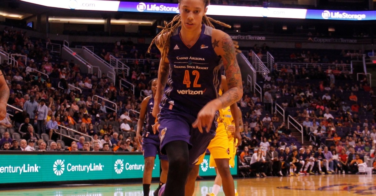 Więziona w Rosji koszykarka Britney Griner przeniesiona do nowej ...