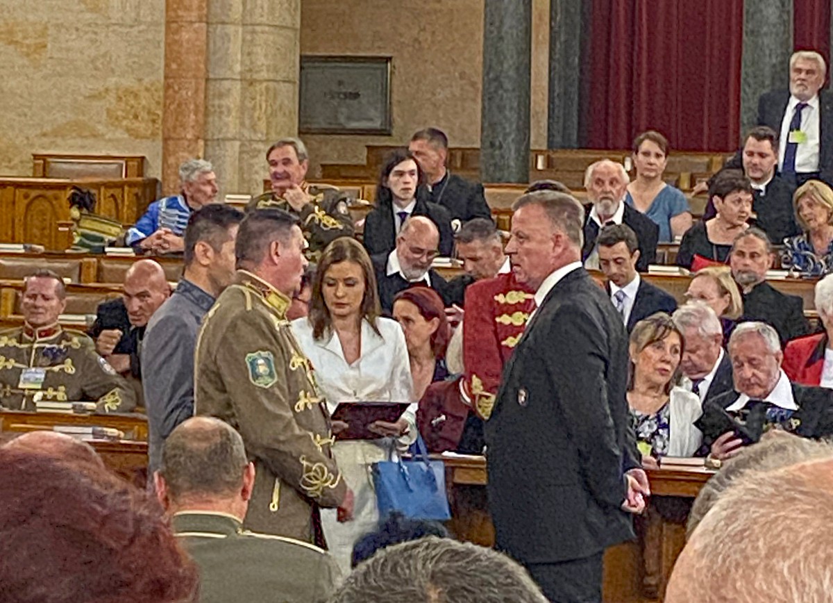 Újra a parlamentben a Vitézi Rend - Blikk