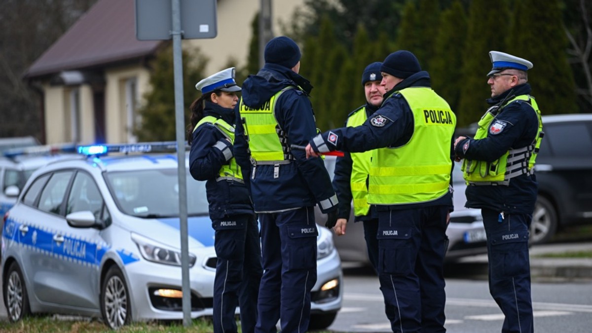 Policija privela emigranta koji je mahao oštrim predmetom u apoteci u Poljskoj - Blic