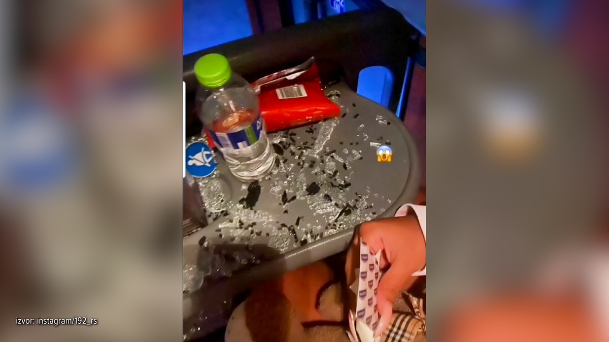 Ovo je snimak horora iz grčke: Maloletnici razbijali kamenicama autobus pun Srba, vozač završio ...