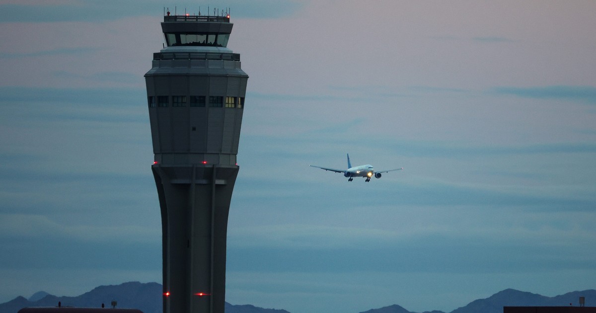 Air traffic controllers are overworked and stressed — and that's ...