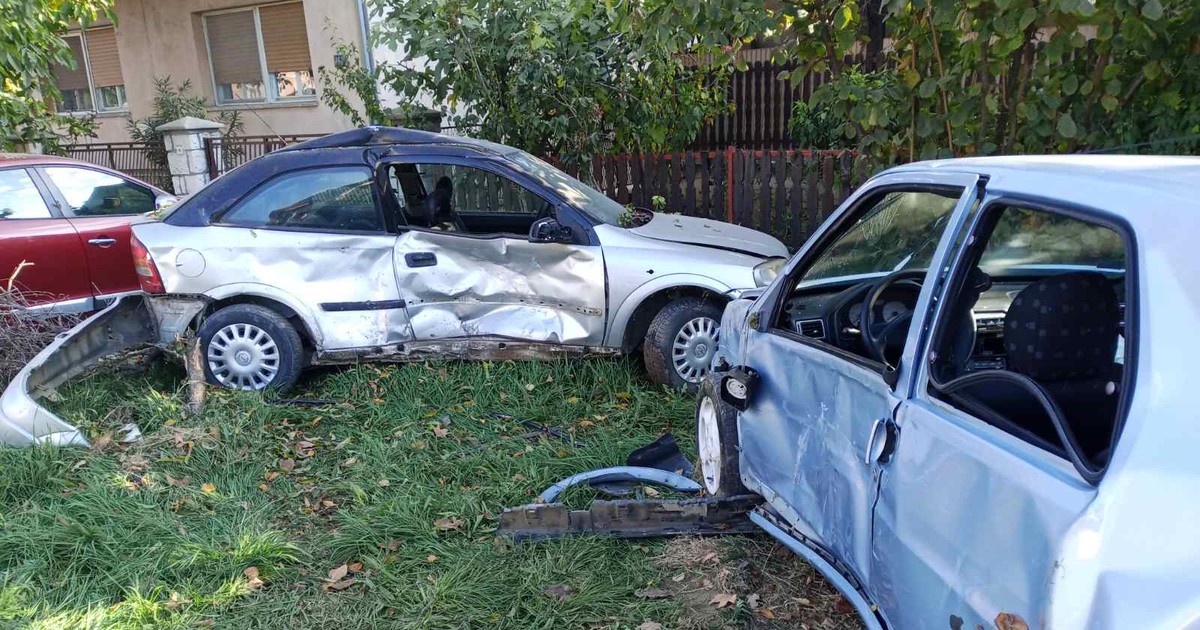 Od siline sudara u Novom Sadu izleteo iz vozila i pao na parkirani automobil - Blic