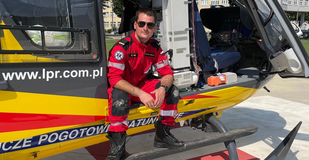 Dzieci bawiły się bronią palną na poddaszu. Na miejsce przyleciał ...