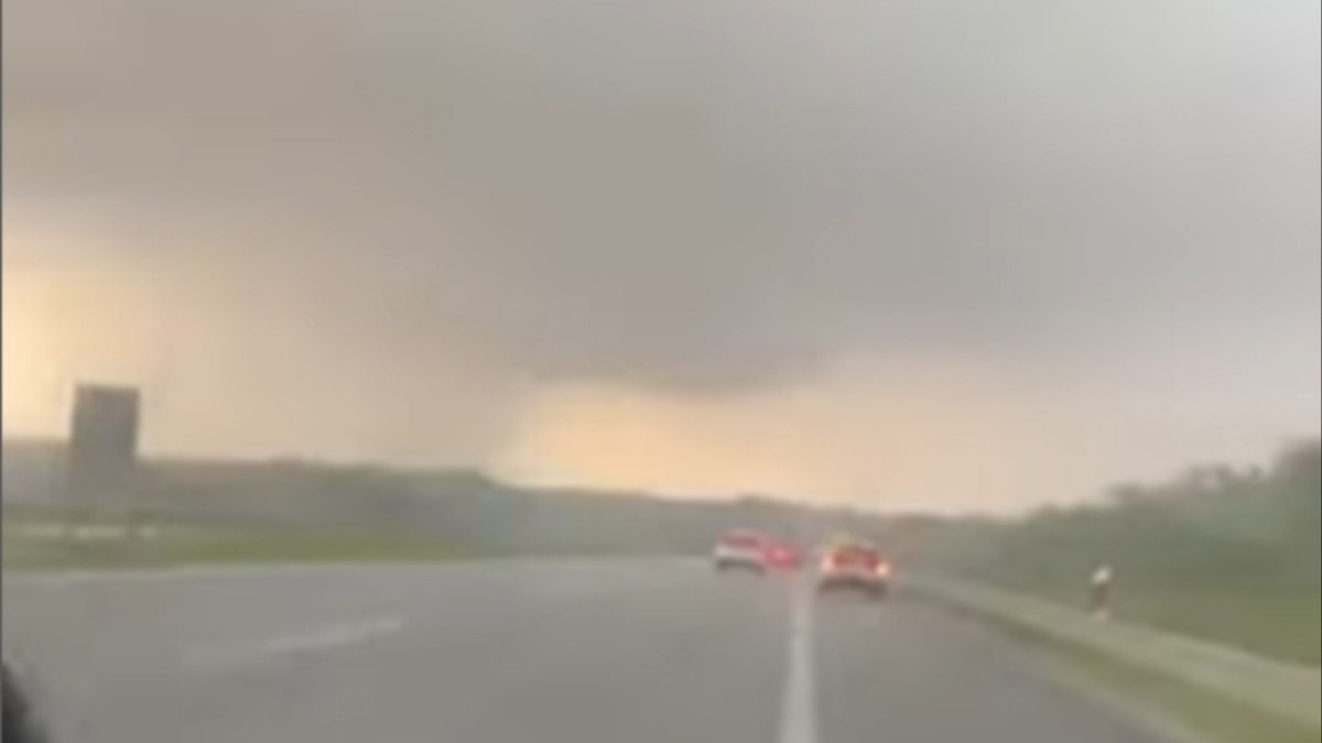 Superćelijski oblak nad Mačvom napravio haos: Najjači deo oluje ...