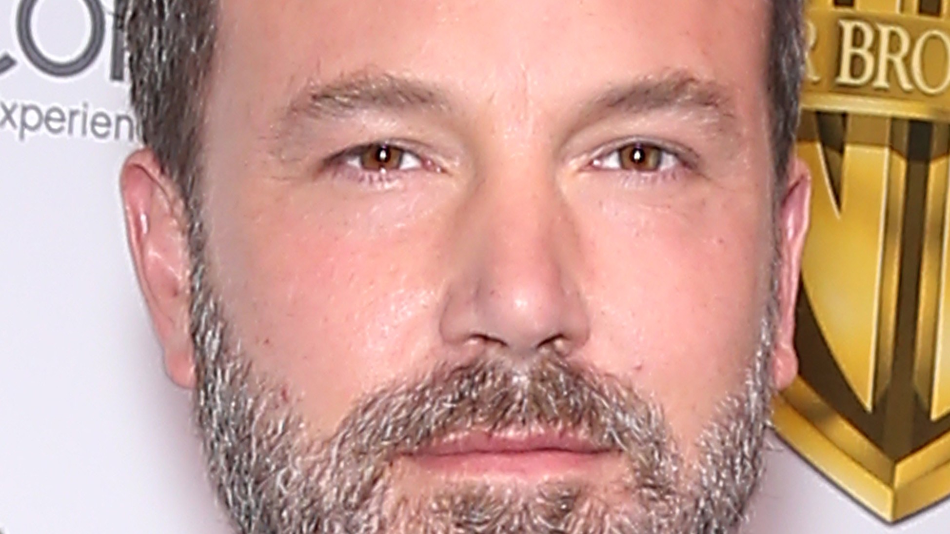 Ben Affleck két riporternő mellét tapogatta - videó