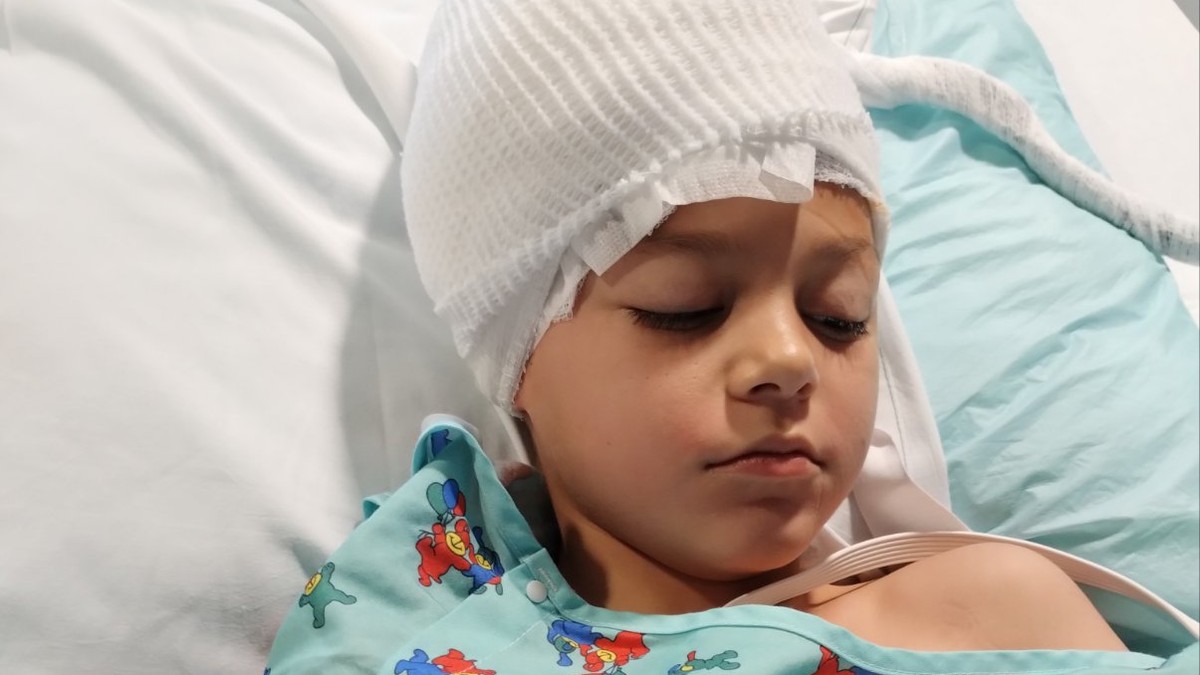 Maleni Ogi je na rođenju doktorki ispao iz ruku na pločice, danas se ...