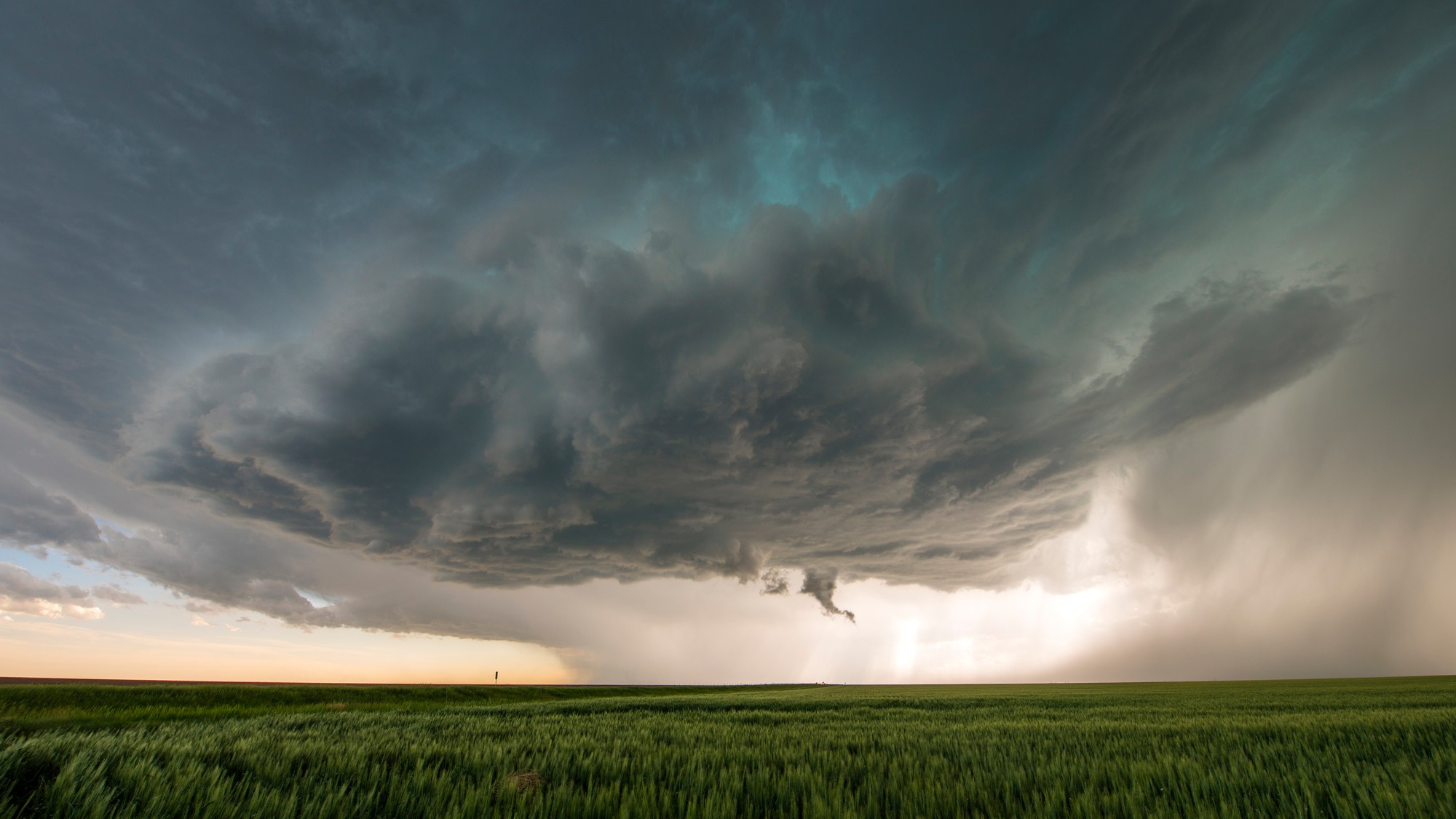 SHMÚ zdvíha varovný prst: Tu hrozí okrem búrok aj vznik superciel ... SHMÚ zdvíha varovný prst: Tu hrozí okrem búrok aj vznik superciel ...