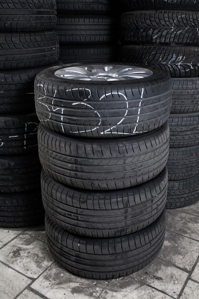 Wymiana opon w samochodzie. Podpowiadamy, co trzeba o tym wiedzieć