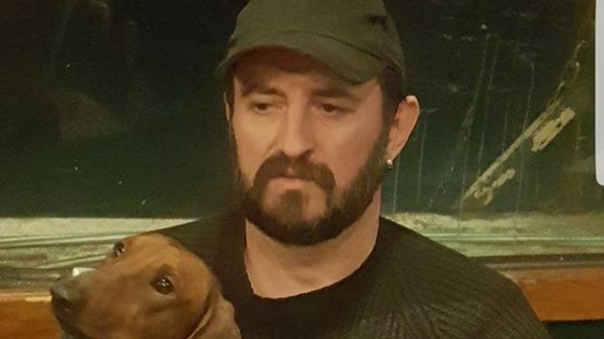 KO JE MUŠKARAC KOJI JE RAZNET U ZEMUNU Živeo u inostranstvu, ima debeo ...