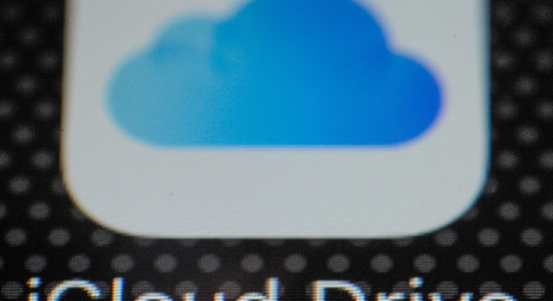 How to check your iCloud email on a computer in 2 different ways, or ...