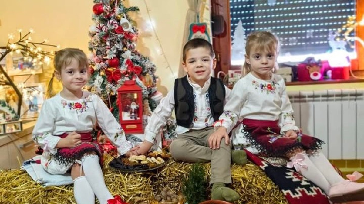 (FOTO) Prelepa praznična slika iz doma Đukića kod Požege, decu od ...
