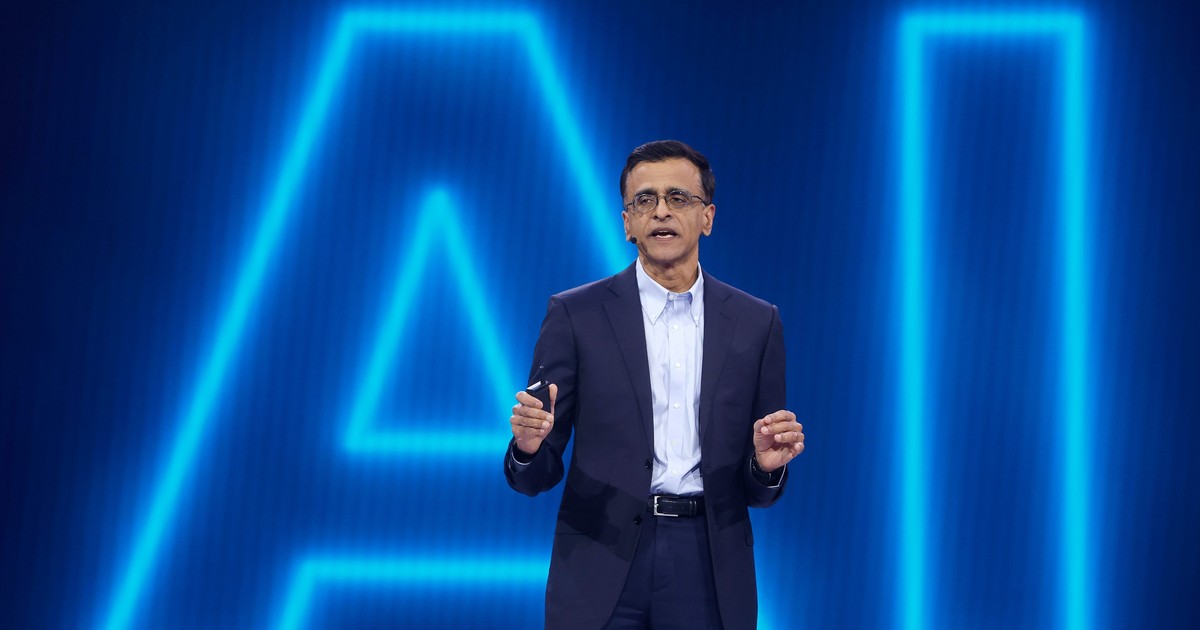 Snowflake's CEO says people often fall into 2 camps when it comes to AI ...