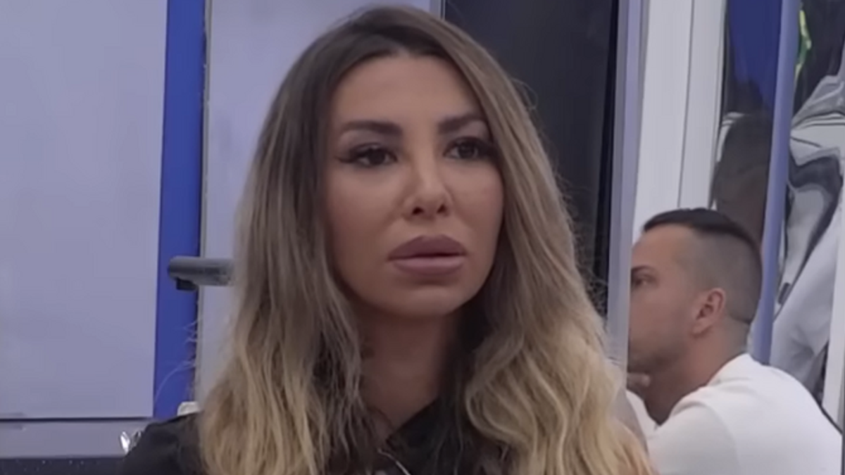 Aneli slomljena, doziva Janjuša da se vrati u "Elitu": "Pogubljena sam, fali mi svaki dan" - Blic