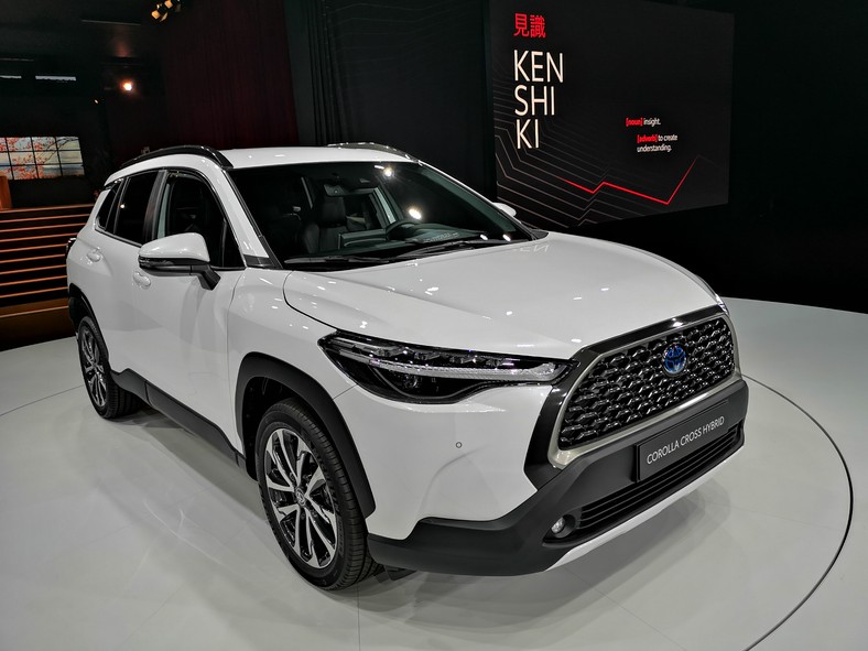 Nowa Toyota Corolla Cross wjeżdża do Polski. To SUV z hybrydą 5 ...