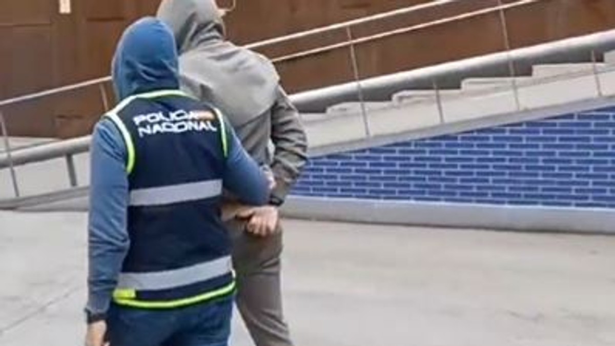 Prvi snimak hapšenja Nikole Filipovića: "Desna" ruka Džonija sa Vračara uhapšena u Španiji ...