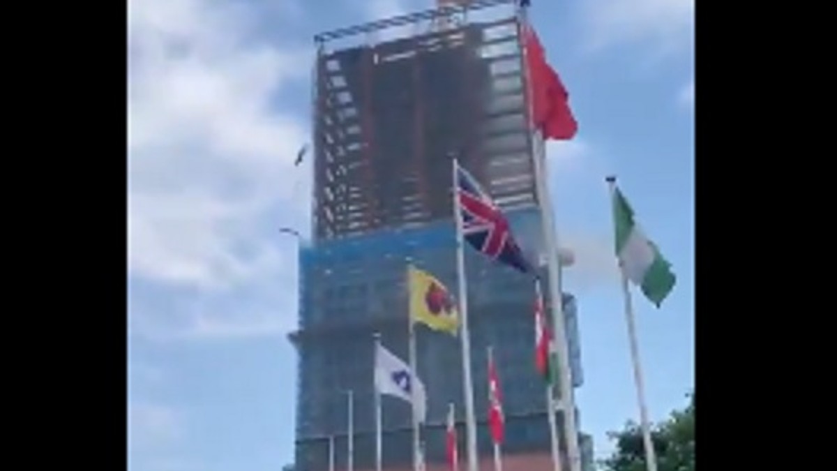 Novi dramatični snimak sa Tajvana: Neboder se drma, metalne šipke ...