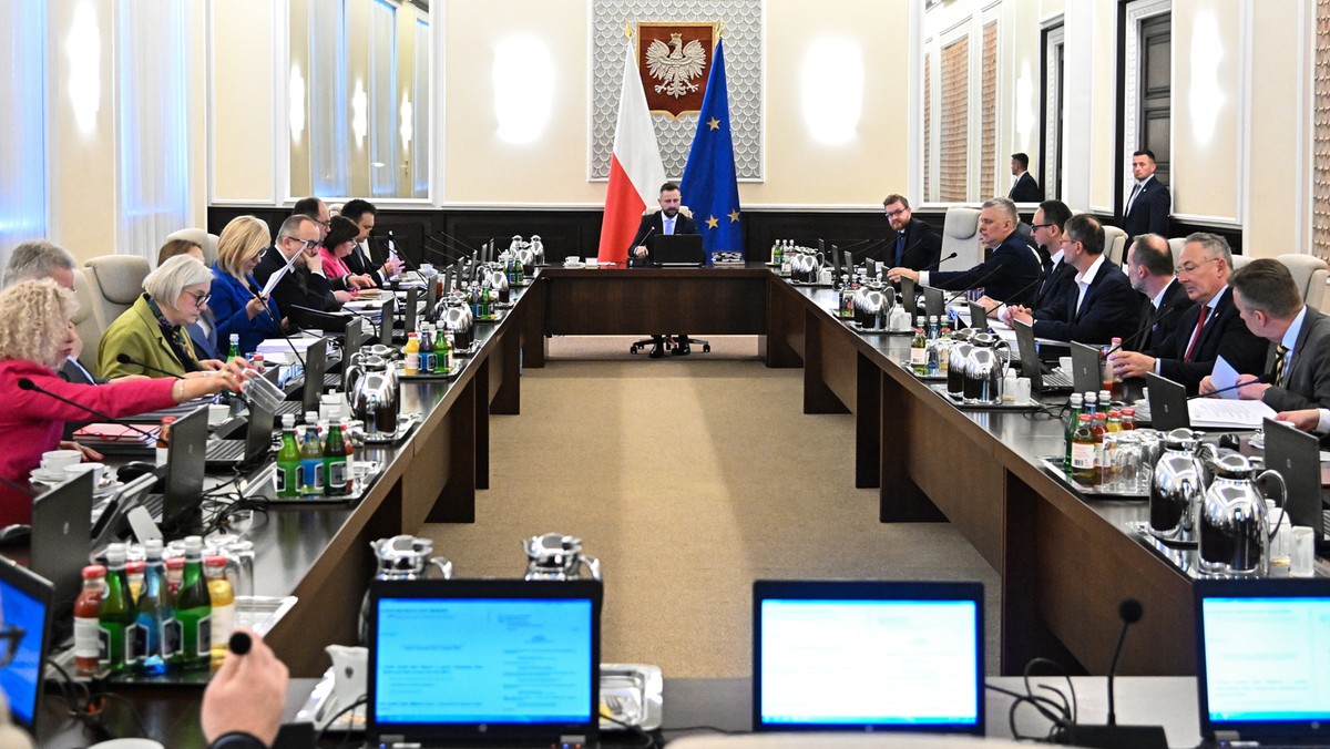 Rząd zbierze się na posiedzeniu wyjazdowym. Omówi m.in. bon ... Rząd zbierze się na posiedzeniu wyjazdowym. Omówi m.in. bon ...