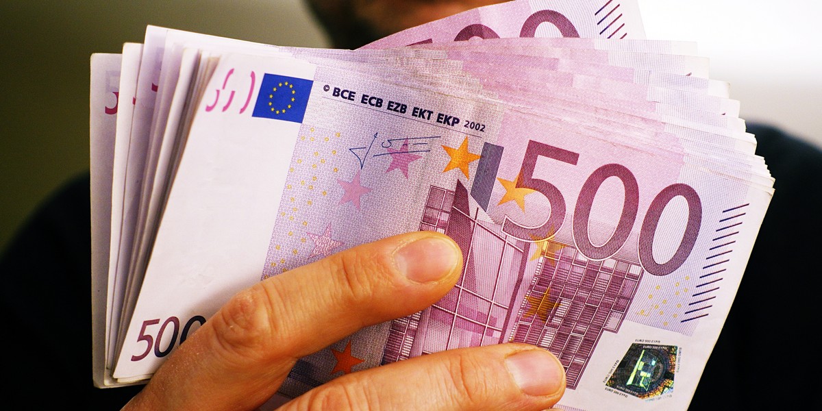 Polska Waluta W Tarapatach Euro Wci Dro eje Kurs W Z otych Coraz