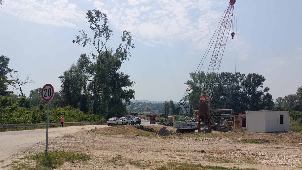 Prve slike sa mesta nesreće u Novom Sadu: Radnik upao u keson pun mulja i armature - Blic