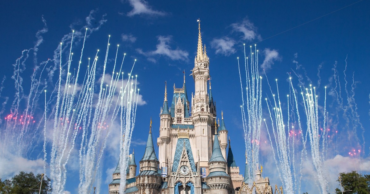 3 reasons why Disney World is the best during the holidays — and 2 ...
