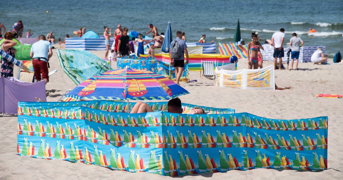 Polskie plaże cierpią na parawaning. Dlaczego odgradzamy się od ...