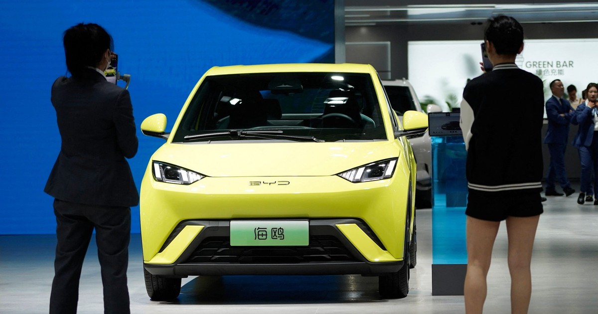 The founder of Tesla's biggest China rival reportedly drank a glass of ...