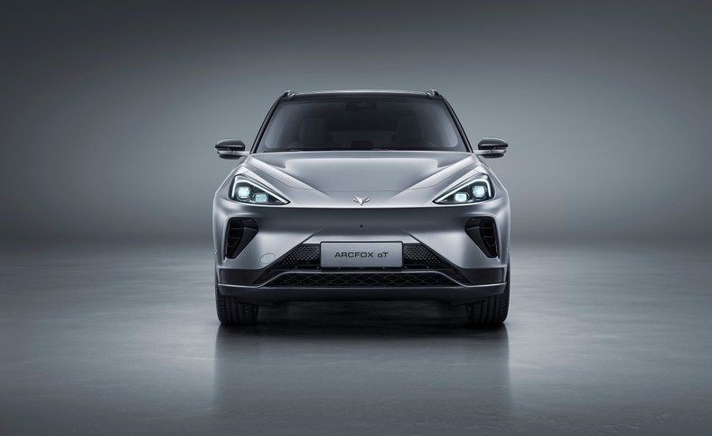 Arcfox już w Polsce. Nazwa na to nie wskazuje, ale to chińska marka. W Poznaniu pokazała aż 3 auta