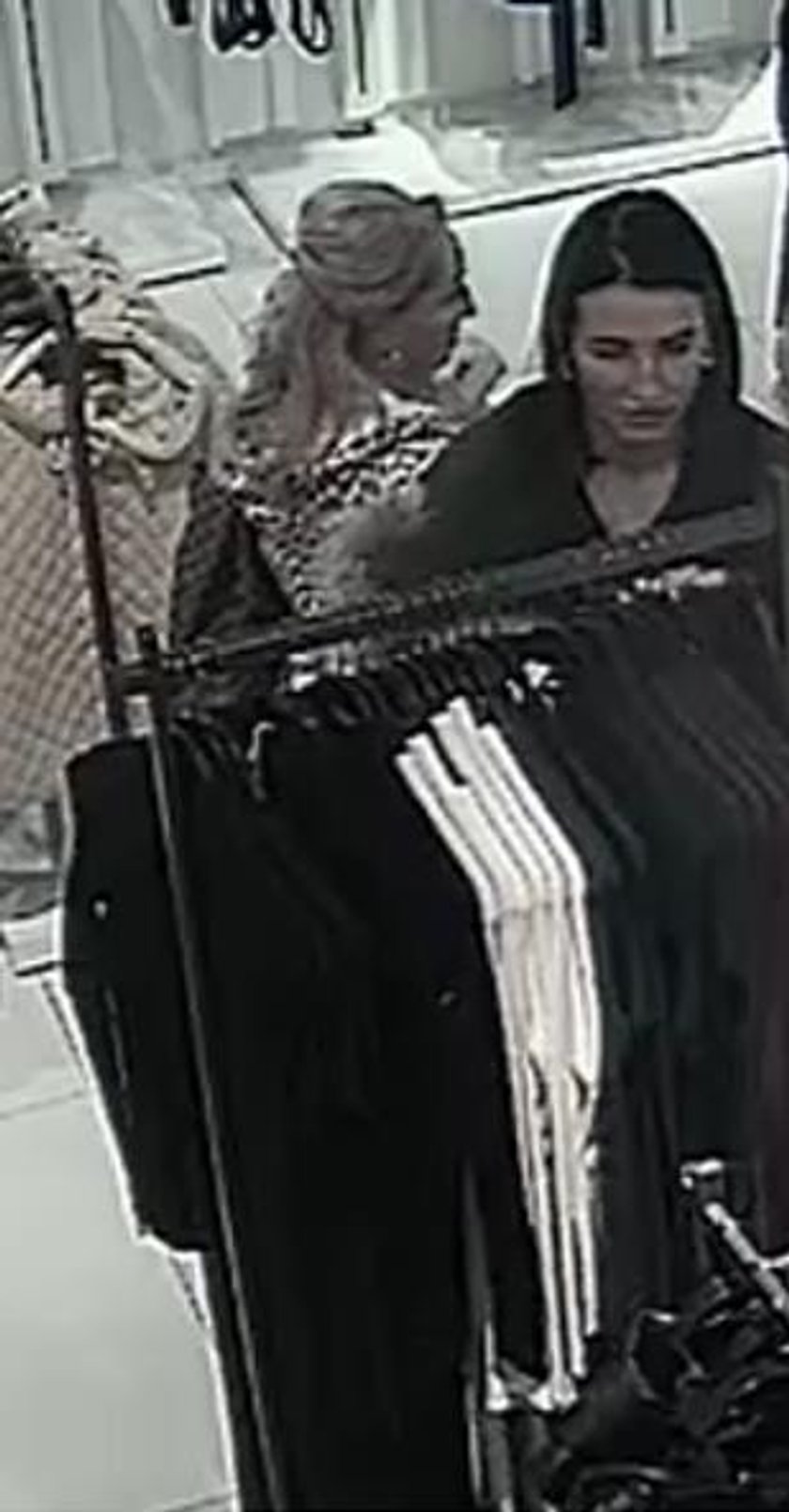 Plaga kradzieży w galeriach handlowych. Policja szuka tych kobiet Plaga kradzieży w galeriach handlowych. Policja szuka tych kobiet