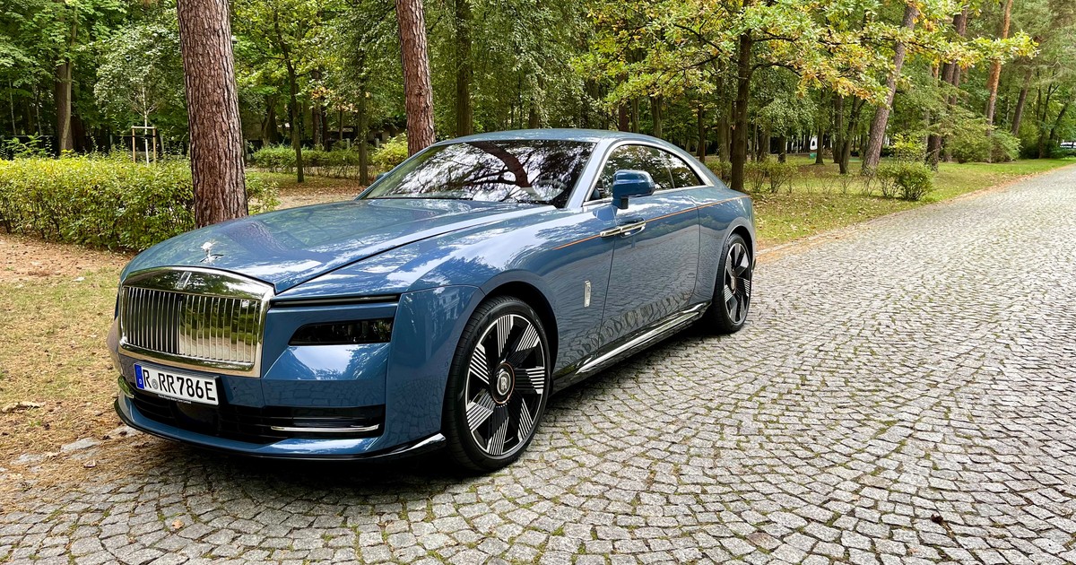 Rolls-Royce Spectre. Jak jeździ się pierwszym elektrykiem RR? | Newsweek