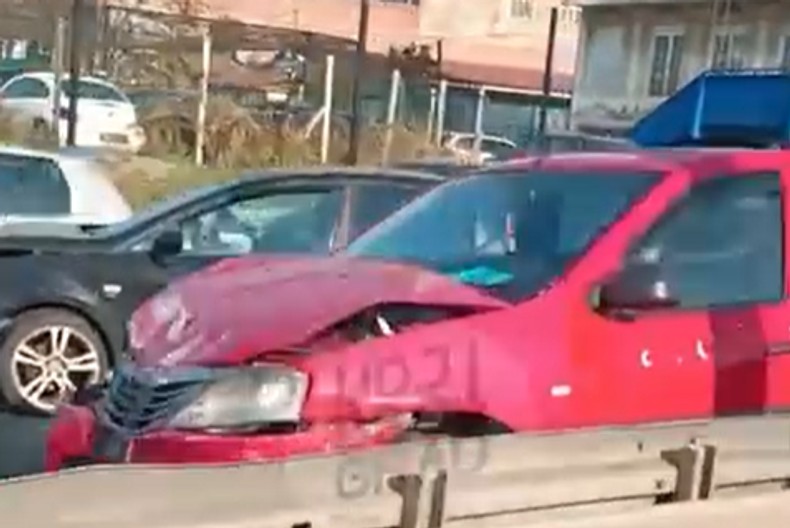Karambol kod Dušanovca: Dva vozila slupana u saobraćajnoj nezgodi na ...