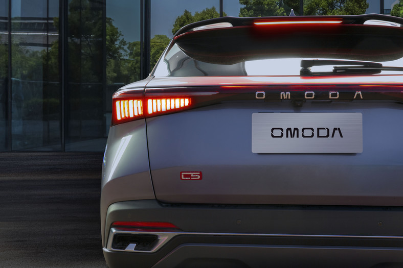 Omoda 5. Nowy chiński crossover niedługo trafi do Polski. Co to za auto?