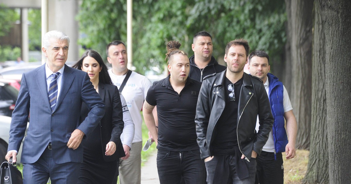Rasta je maskiran stigao u bolnicu kod Ane, ali svi su se okretali za ...