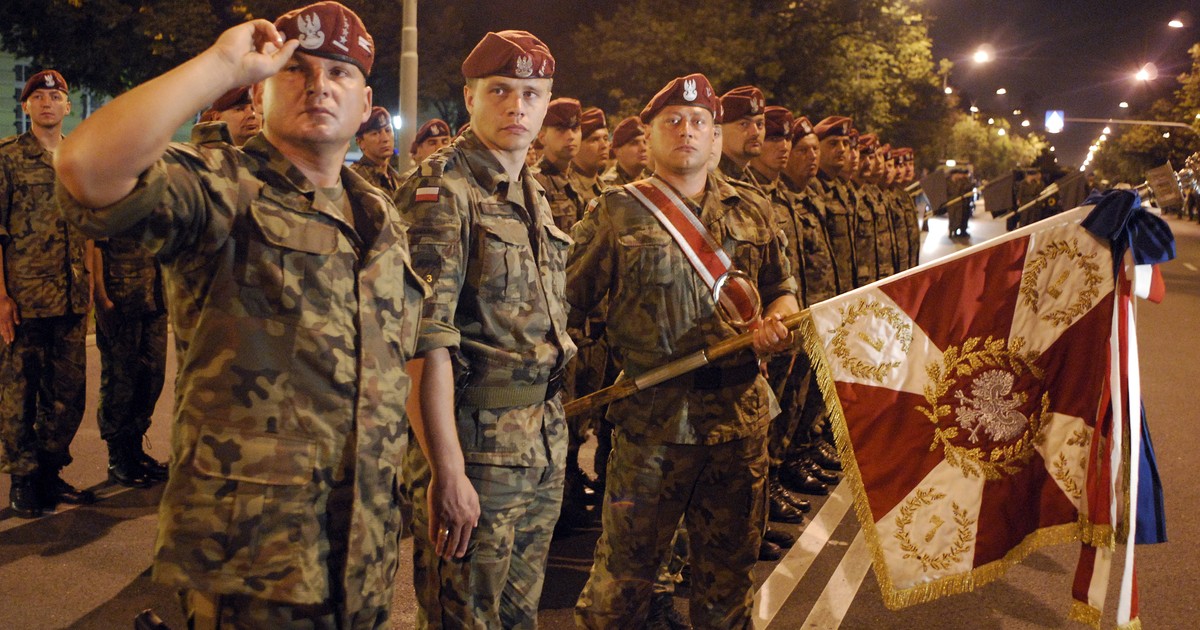 Wojsko szybciej likwiduje jednostki na wschodzie - Wiadomości