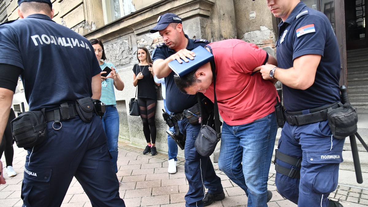 OVAKO JE UHAPŠEN POMAHNITALI ILIJA! Izbacili ga iz njegove crkve, on se ...