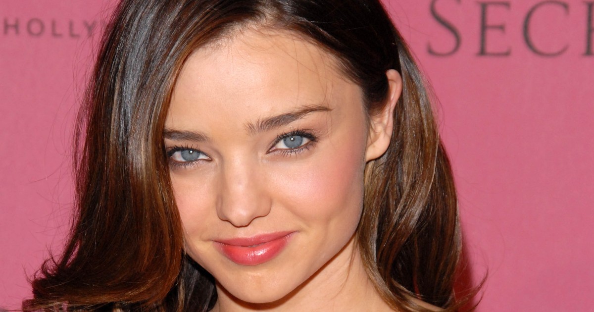 Giga terhespocakot villantott a Victoria's Secret angyala - Blikk