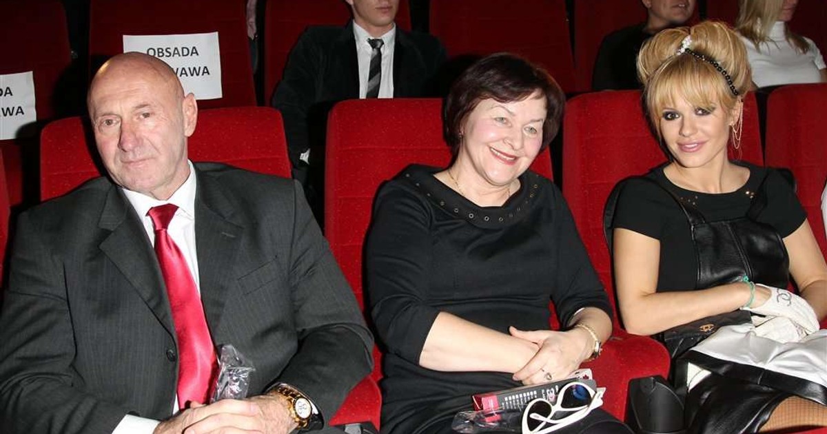 Doda z rodzicami na premierze. FOTY