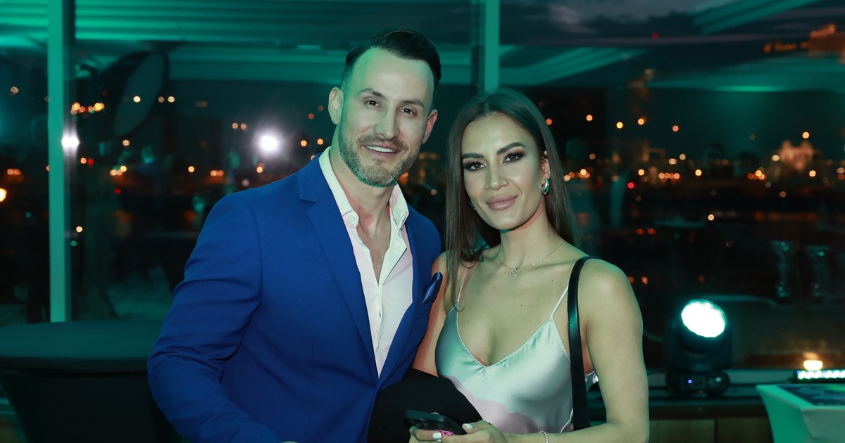 Egy plüssállattal jelentette be Sudár Bius és Csuti! A fotón is nagyon ...